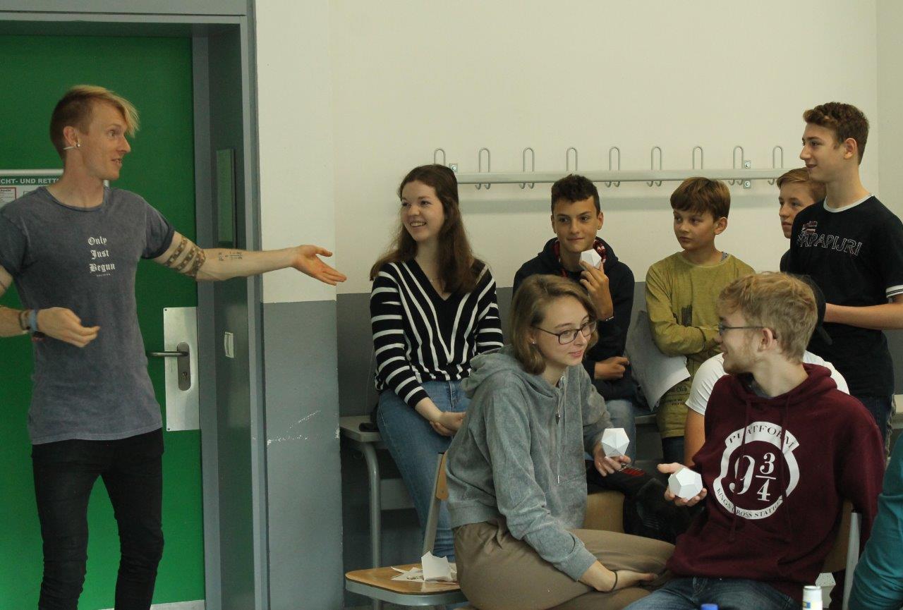 YouTube Star ‘Rocks’ Math (Schwetzingen Newspaper) – TOM ROCKS MATHS