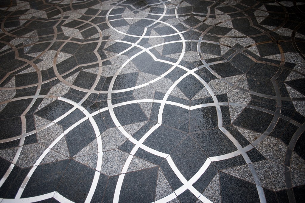 Tessellation, Penrose Tilings and Infinity – TOM ROCKS MATHS
