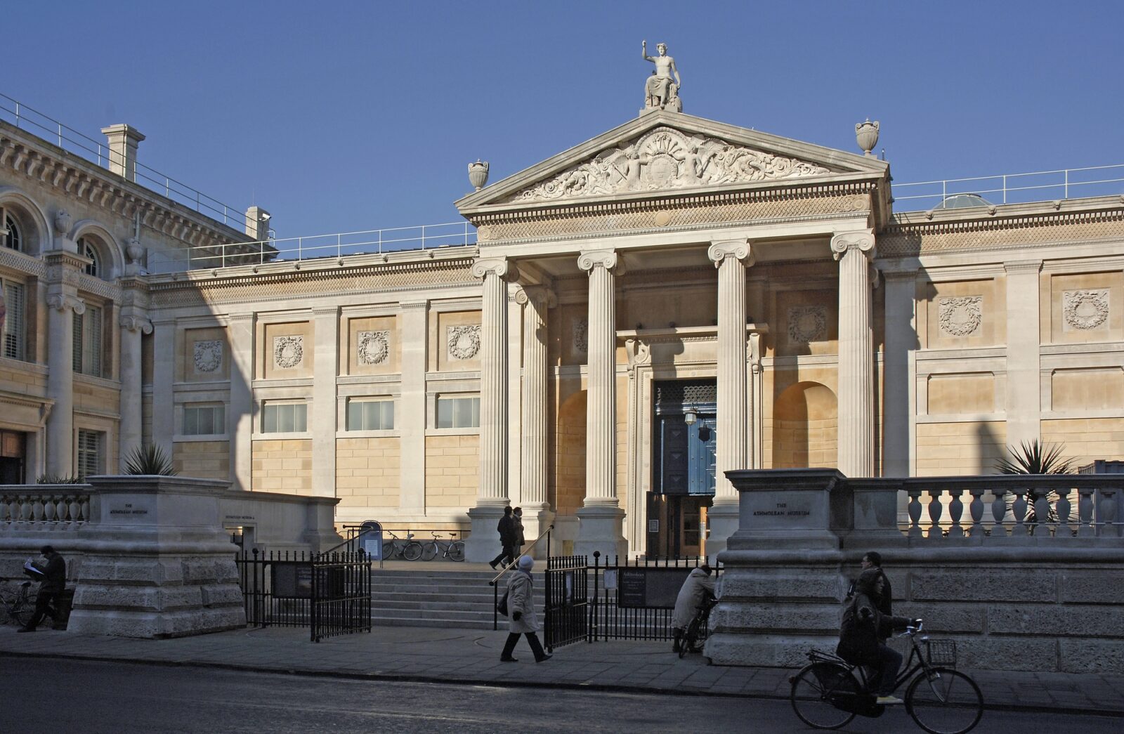 Frieze Patterns at the Ashmolean Museum – TOM ROCKS MATHS